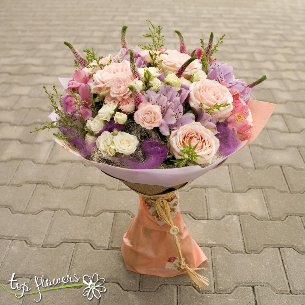 Harmony bouquet of delicate fresh flowers. Top-flowers delivery